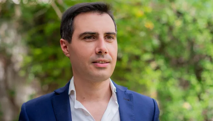 Quién es Luis Rueda, el referente de la juventud que se posiciona en ...